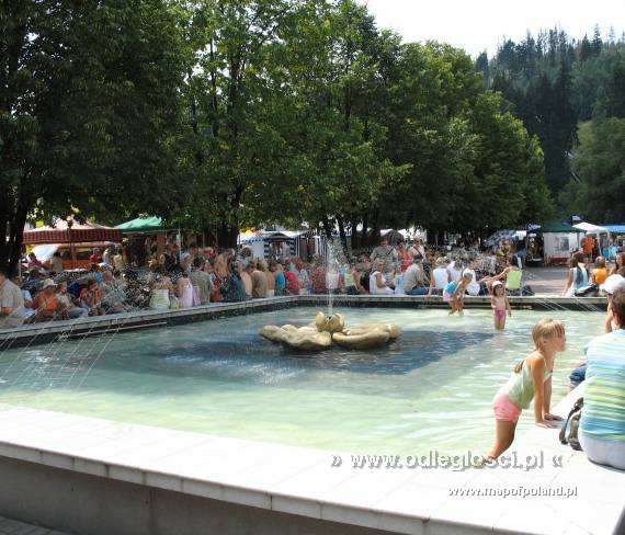 Fountain at the center of Wisla in Wisla - Photo 18/49